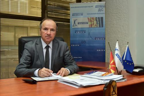 Трајанов во интервју за Рес публика Македонија е изложена на обиди за влијание на внатрешните